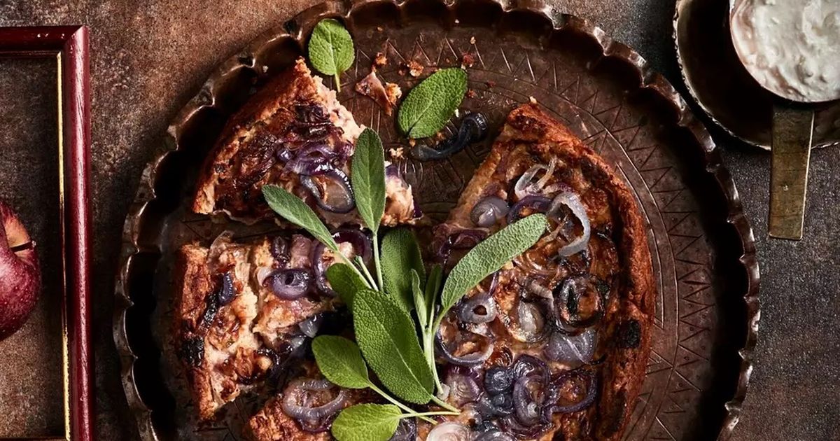 Punasipuli-omenapiiras | Soppa365